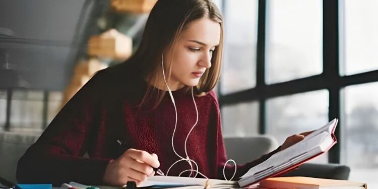 Mastering College: 6 Tips for Academic Workload Balance